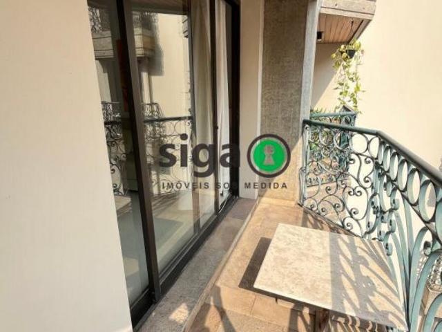 Flat à venda no Jardins com vaga, reformado e mobiliado