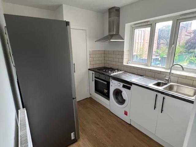 Flat, Allport House, Champion Park. 2 bed flat to rent £2,200 pcm £508 pw