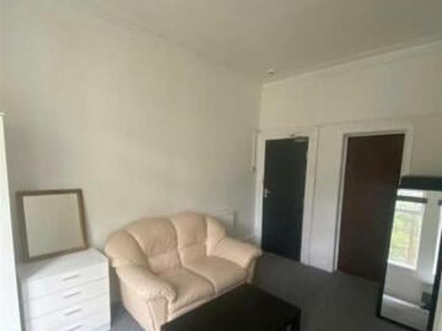 Flat, Ash Tree Road, Studio Flat For
