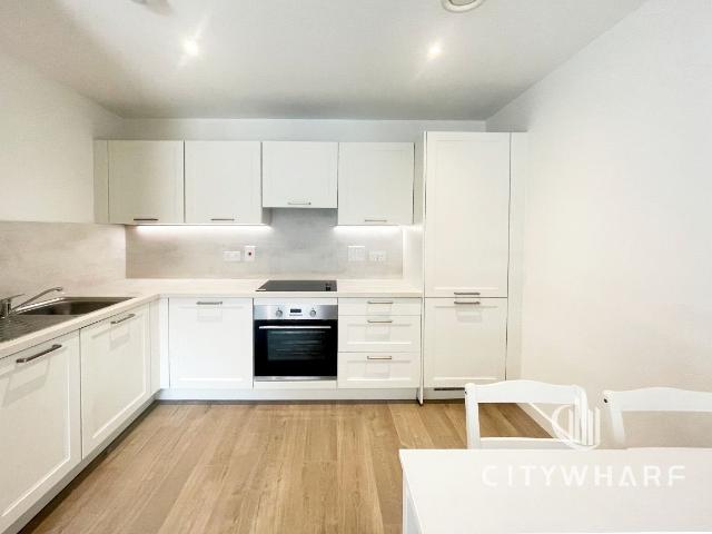 Flat, Burlington Road, New Malden KT3, 1 bed flat to rent, £1,800 pcm | PrimeLocation
