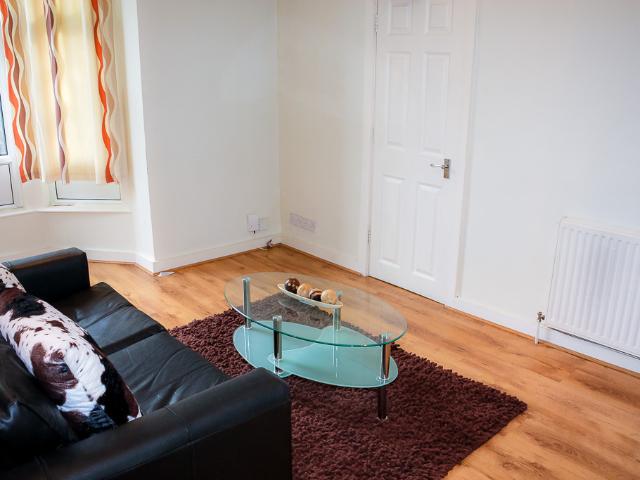 Flat B, 242 Vinery Road Leeds, LS4 2LA