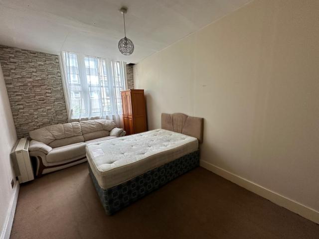 Flat B, 37 High Street, Maidstone, Maidstone, ME14 1JH