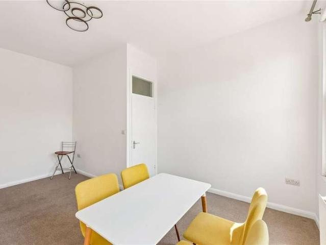 Flat B, Finsbury Park Road, London, N4