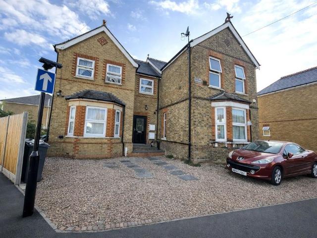 Flat B, Hounslow TW3 2 bed apartment to rent £2,200 pcm £508 pw