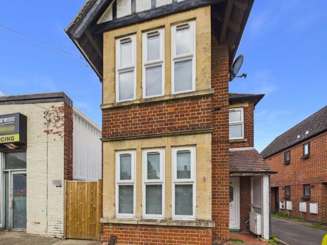 Flat B, Rose Hill, Oxford OX4, 3 bed flat to rent, £1,800 pcm | PrimeLocation