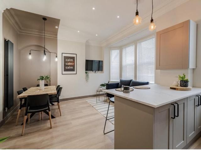 Flat B, Wiverton Road, Nottingham NG7, 6 bed shared accommodation to rent, £2,730 pcm | PrimeLocation