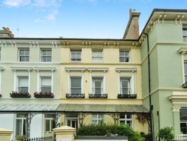 Flat Beacon House, Upperton Gardens, Studio Flat For