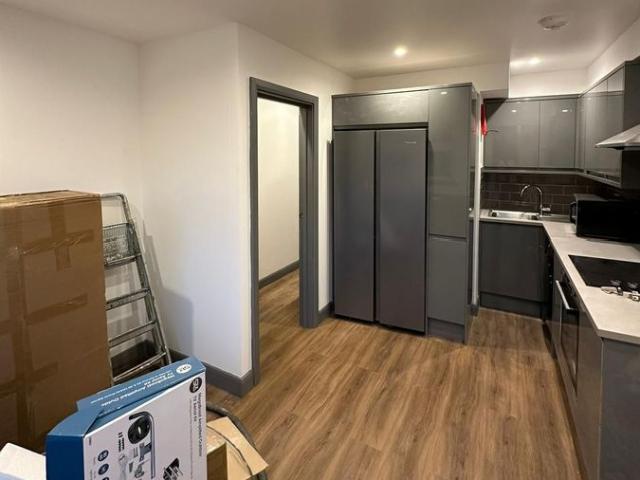 Flat, Beddington Gardens, Wallington SM6, 4 bed flat to rent, £2,500 pcm | PrimeLocation