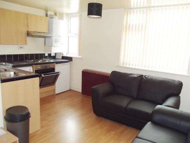 Flat, Birchfields Road, Manchester 1 bed flat to rent £1,095 pcm £253 pw