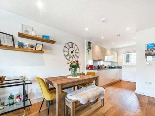 Flat, Bradley Road, 1 Bedroom Apartment