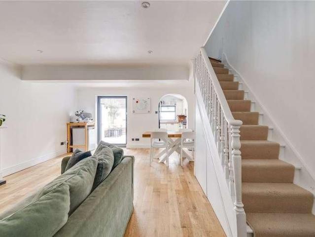 Flat C, Munster Road, London, SW6