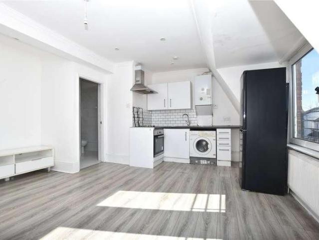 Flat C, Portland Road, London, SE25