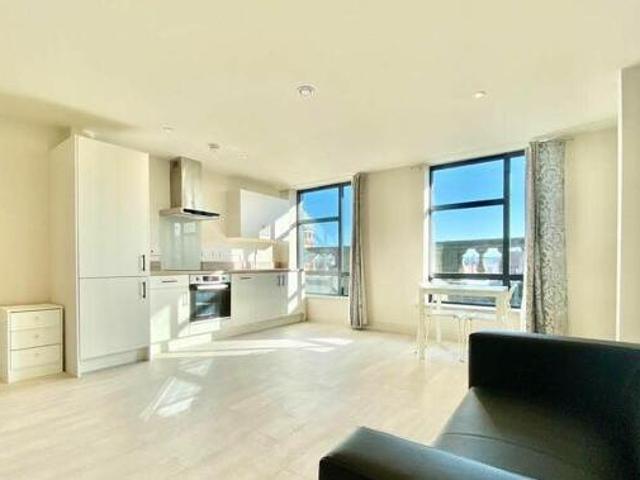 Flat,centenary House, Studio Apartment For