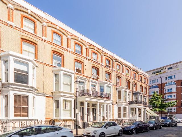 Flat, Cheniston Gardens, London W8, Studio to rent, £1,650 pcm | PrimeLocation