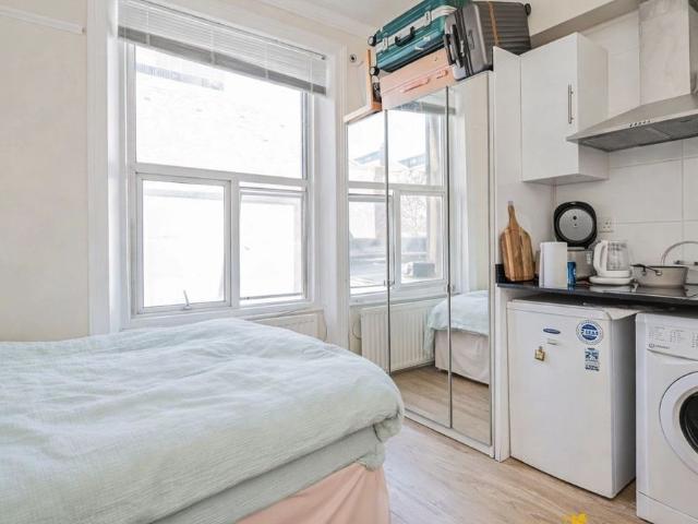 Flat, Cheniston Gardens, London W8, Studio to rent, £1,668 pcm | PrimeLocation