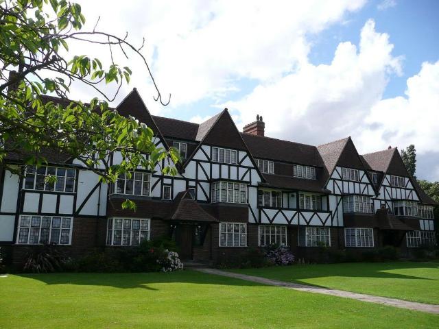 Flat, Chester Court, Monks Drive. 3 bed flat to rent £2,600 pcm £600 pw