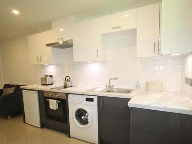 Flat, Clarendon Road, 1 Bedroom Flat