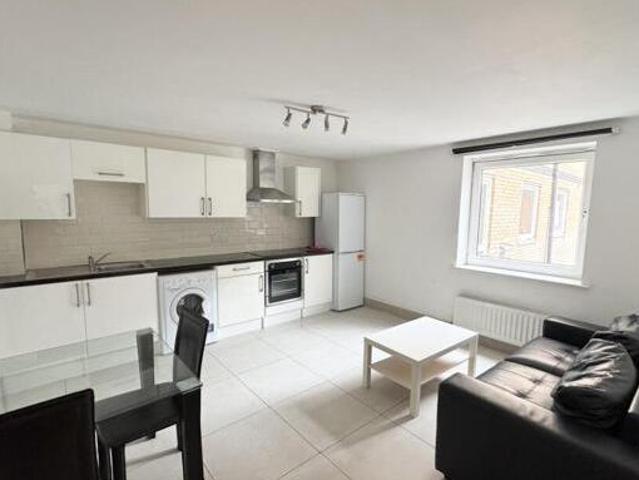 Flat, Clarendon Road, 2 Bedroom Flat