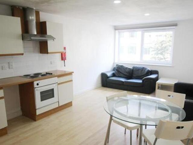 Flat, Clarendon Road, 2 Bedroom Flat