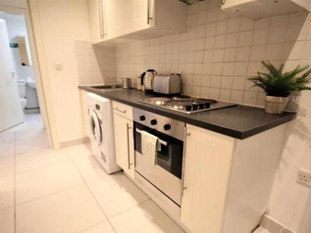 Flat, Clarendon Road, 3 Bedroom Flat