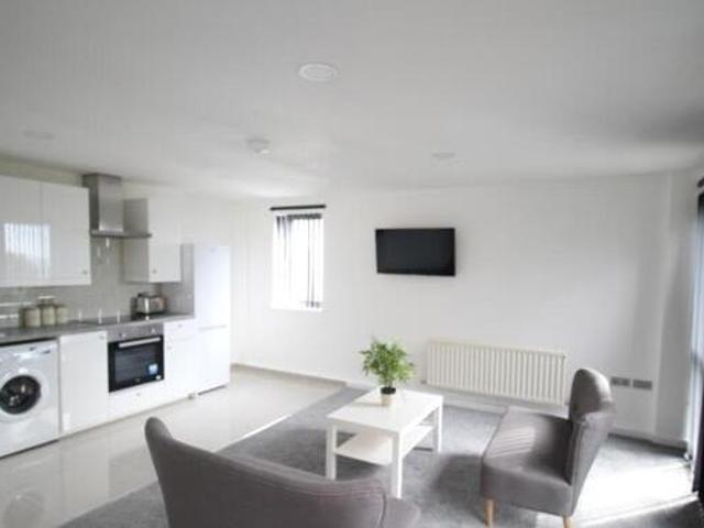 Flat, Clarendon Road, 3 Bedroom Flat