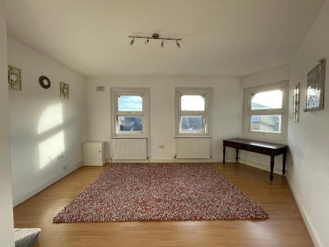 Flat, Clifton Road, London SE25, 2 bed flat to rent, £1,700 pcm | PrimeLocation