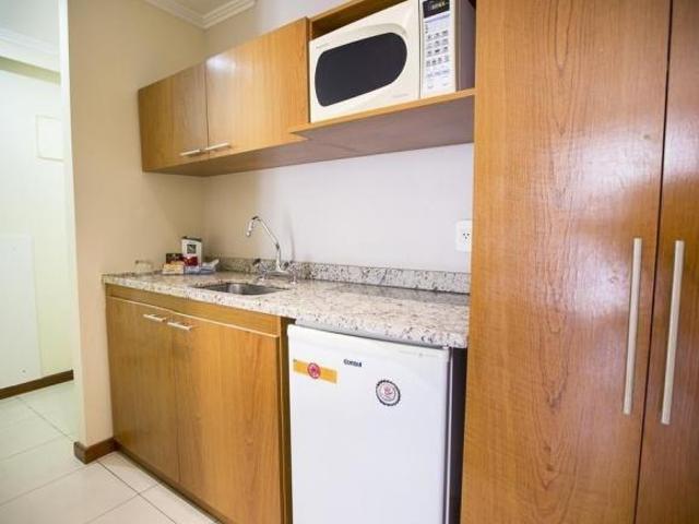 Flat com 02 dorms, cozinha completa para morar ou investir