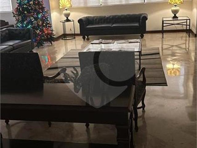 Flat com 1 quartos à venda ou para locação em Moema SP