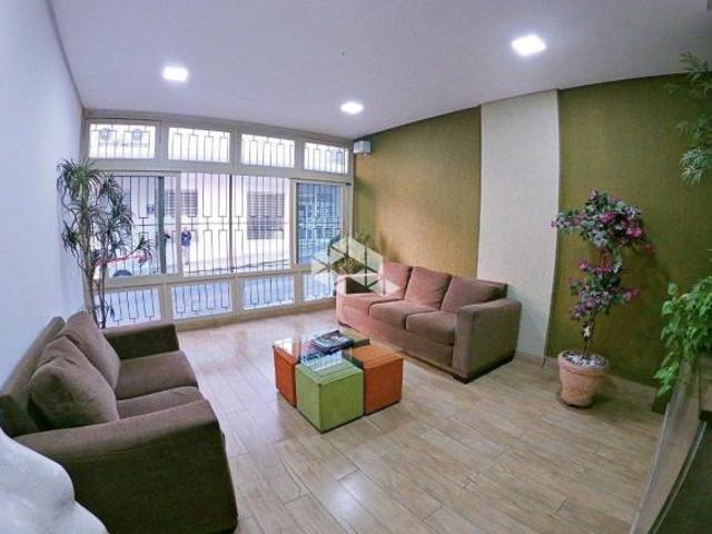 Flat com Garagem coberta, reformado e decorado, no coração de Porto Alegre