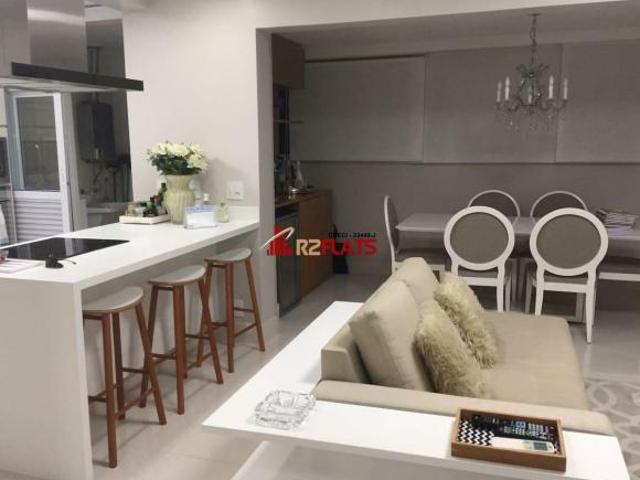 Flat com ótimo preço no bairro Cidade Monções. Confira!