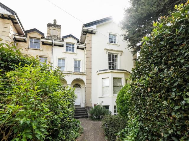 Flat, Cotham Side, BS6 3 bed flat to rent £2,615 pcm £603 pw