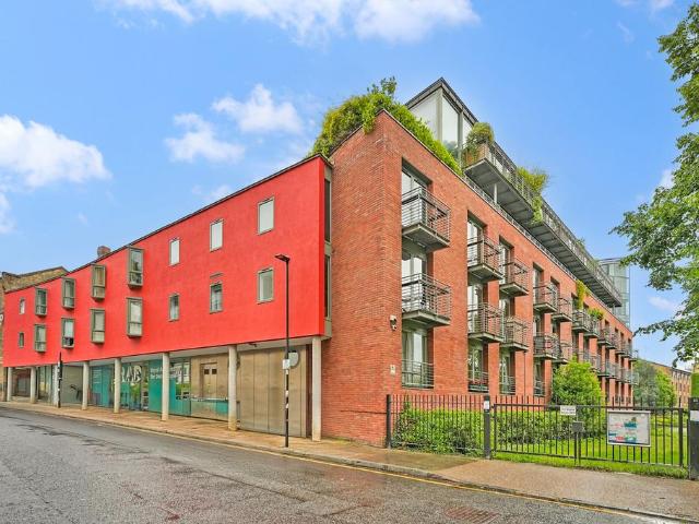 Flat, Crystal Wharf, Graham Street. 2 bed apartment to rent £3,795 pcm £876 pw