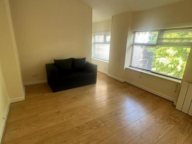 Flat, Dumfries Street, Luton 2 bed apartment to rent £1,180 pcm £272 pw