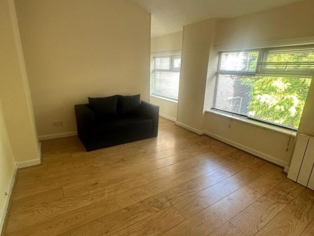 Flat, Dumfries Street, Luton LU1, 2 bed flat to rent, £1,180 pcm | PrimeLocation