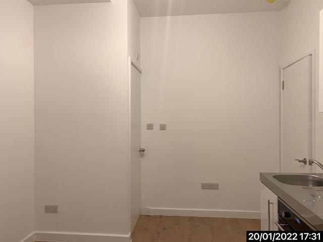 Flat D, 125 Woolwich Road SE10, Studio to rent, £1,000 pcm | PrimeLocation