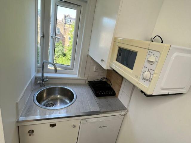 Flat D 31 Farleigh Road, Stoke Newington N16, Studio to rent, £836 pcm | PrimeLocation