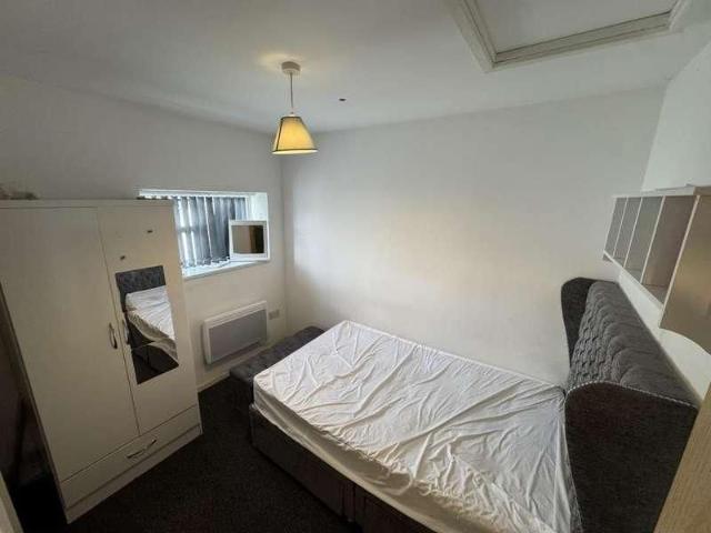Flat D Cape Hill, Smethwick, B66