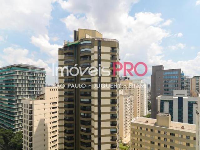 Flat de 70m² com 1 dormitório e 1 vaga em andar alto em Moema