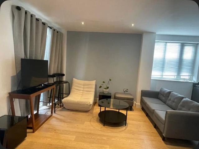 flat, deptford bridge, london