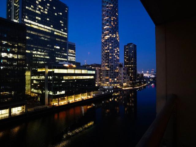 Flat, Discovery Dock Apartments Eastreet, South Quay Square, London E14, 2 bed flat to rent, £3,200 pcm | PrimeLocation