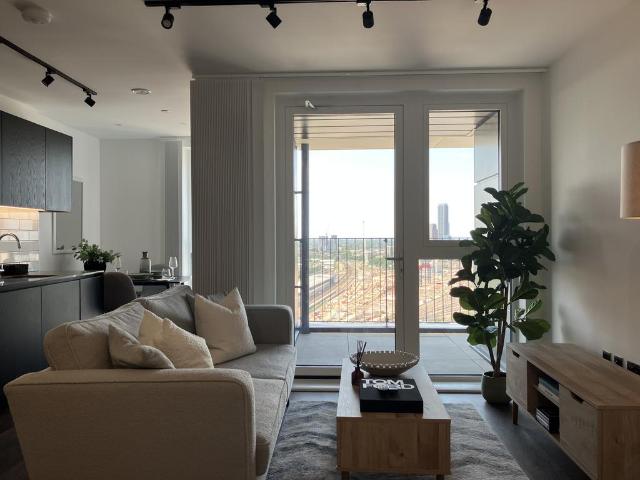 Flat E413, Mitre Yard, 104 106 Scrubs. Studio to rent £1,890 pcm £436 pw