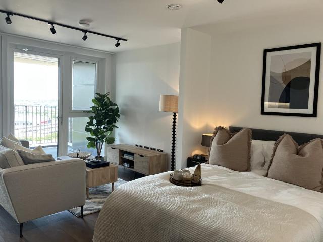 Flat E2004, Mitre Yard, 104 106. Studio to rent £1,990 pcm £459 pw