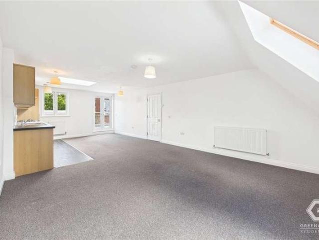 Flat E, London Road, East Grinstead, West Sussex, RH19