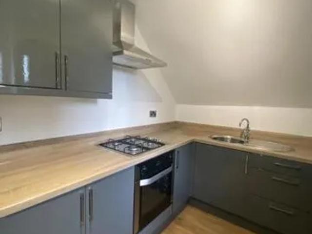 Flat, Egerton Road, N/a | 2 bed apartment for rent #164510198 | Rentberry