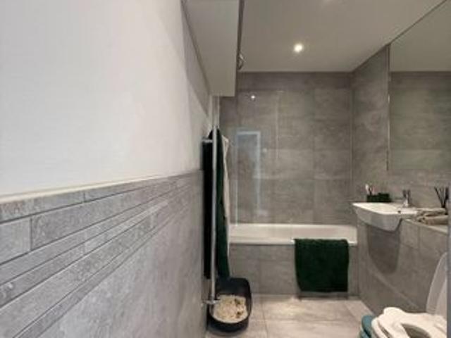 Flat, Eleanor House, Eleanor Cross Road, Waltham Cross EN8, 2 bedroom flat to rent 70009093 | PrimeLocation