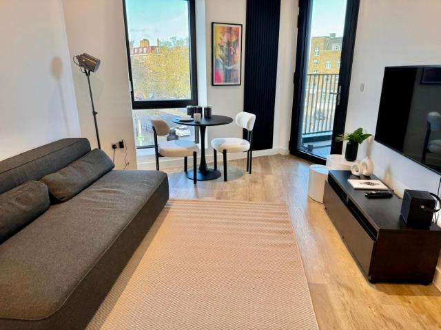 Flat fully furnished amazing transport links