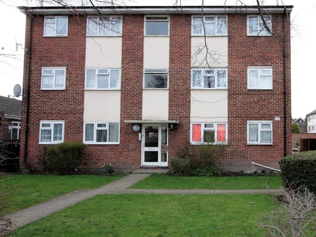 Flat F, Lodge Road, Croydon 2 bed flat to rent £1,650 pcm £381 pw