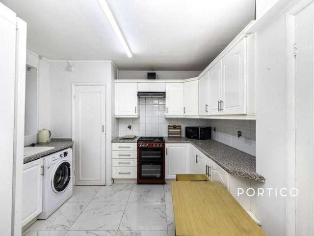 Flat F, Spencer, SW18