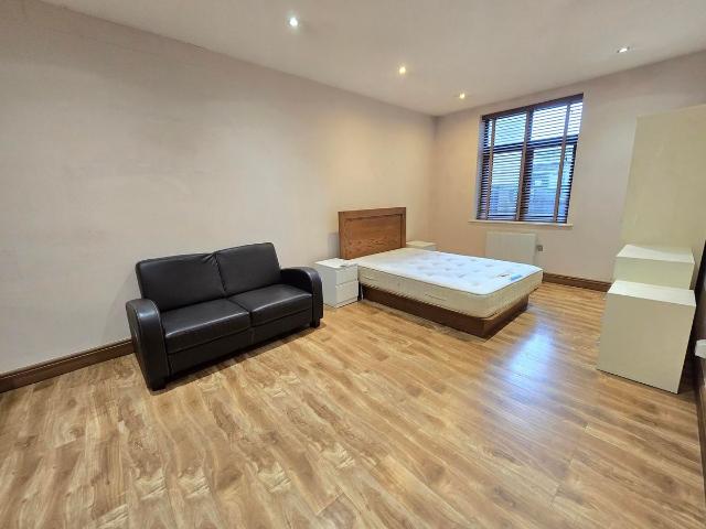 Flat, Finsbury Park, London N4, Finsbury Park, Studio to rent, £1,400 pcm | PrimeLocation