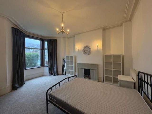 Flat, Flat Elmfield Avenue, AB24